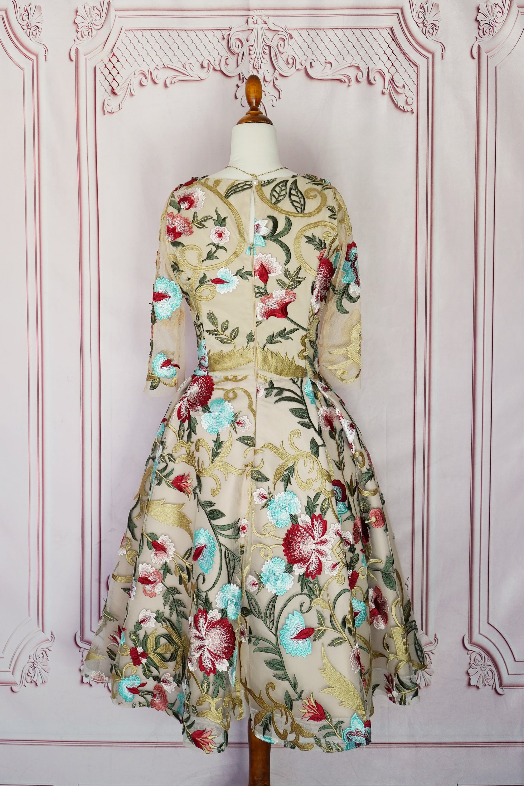 Chotronette 3D Floral Embroidered dress (Size XS) – Vintage Vandalizm